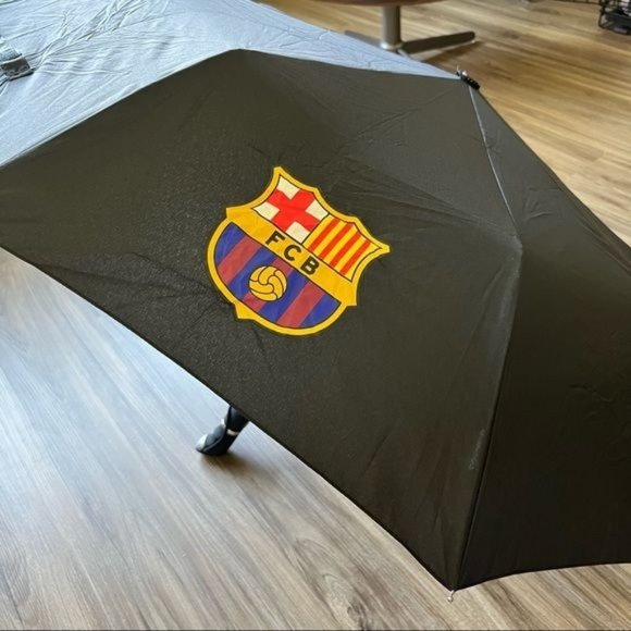 FC Barcelona | Accessories | Fc Barcelona Soccer Team Crest Logo Travel ...